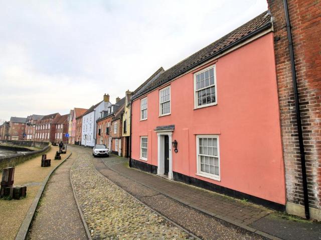 Quayside, Norwich NR3 2 bed cottage to rent £1,395 pcm £322 pw