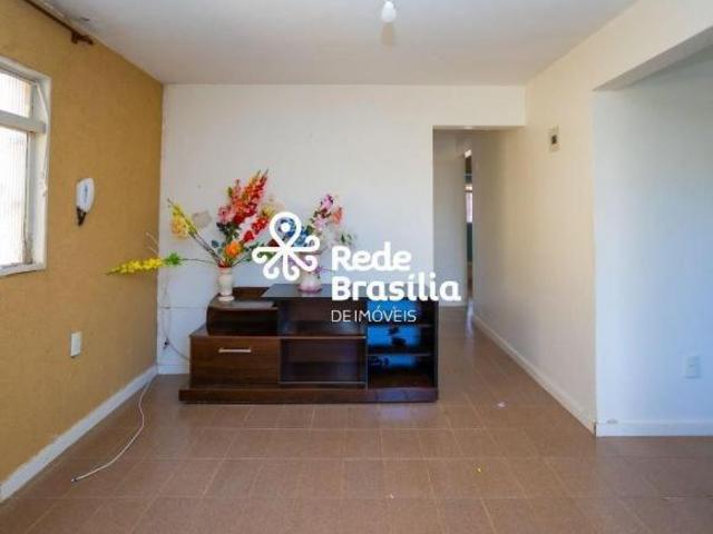 Quadra 3 Casa com na laje 3 quartos 4 vagas de garagem Setor Sul