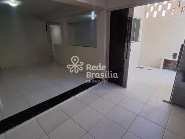 QUADRA 02, CJ C8. Casa com 3 Quartos em Lote Vazado. 360MIL