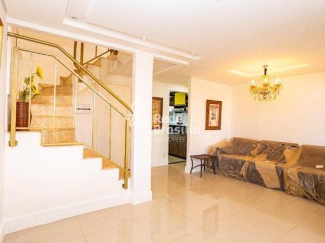 Quadra 08 Excelente casa reformada com 3 quartos 1 suíte e 2 vagas de garagem Jardins Mangueir