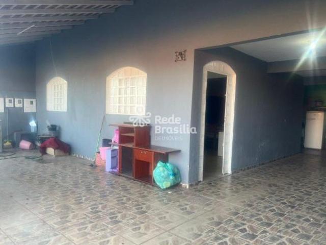 Quadra 115 | Casa com 4 quartos sendo 1 Suíte com 4 Vagas de Garagem Recanto das Emas