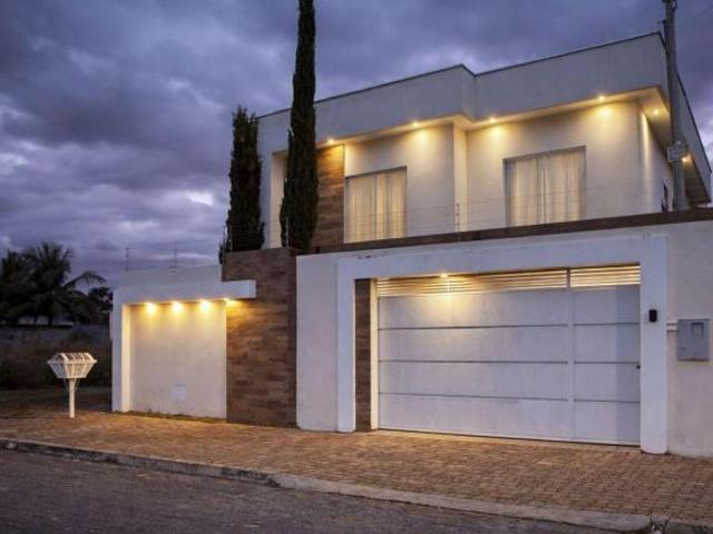 Quadra 14 lindo sobrado ótimo acabamento Luziânia GO