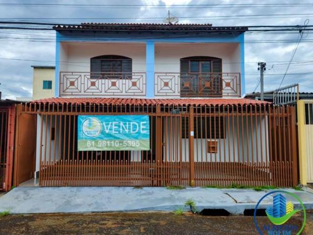QUADRA 18, SOBRADO, 5 QUARTOS, CHURRASQUEIRA, VARANDA, GARAGEM COBERTA