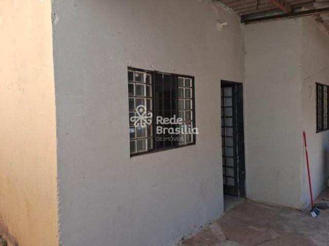 Quadra 205 Conjunto 9 | Casa térrea de 3 kit com 3 Banheiros e 2 Vagas de Garagem Coberta Samambai