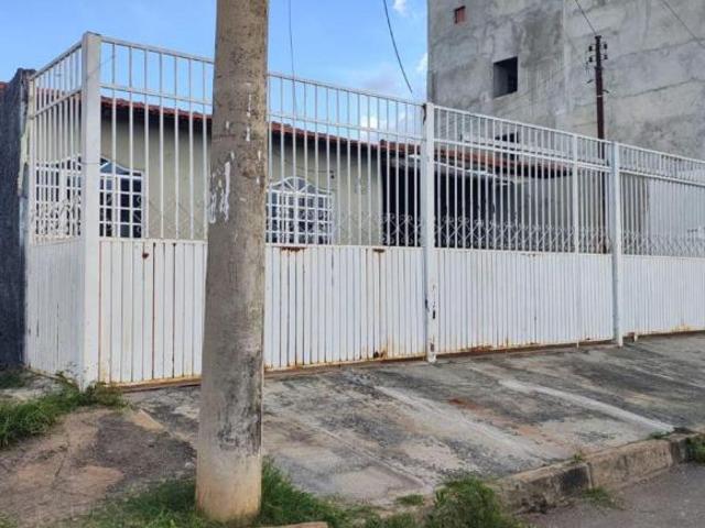 QUADRA 202 EXCELENTE OPORTUNIDADE CASA 2 QTS LOTE DE ESQUINA