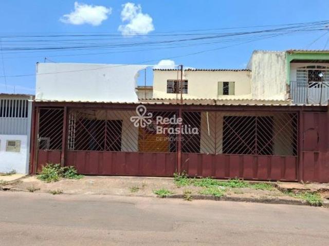 Quadra 310 | Casa 3 Quartos, 2 banheiros com 3 Vagas de Garagem Recanto das Emas