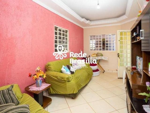 Quadra 406 Conjunto H | Casa com 6 Quartos sendo 2 Suítes com 2 Vagas de Garagem Recanto das Emas