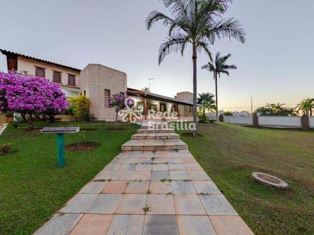 Quadra 5 Casa à venda, com 4 suítes, escritório e área de lazer, Park Way Brasília
