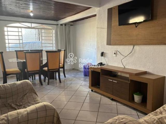 Quadra 6 | Casa com 3 kitnets 3 Quartos, 3 Banheiros e 4 Vagas de Garagem Vicente Pires