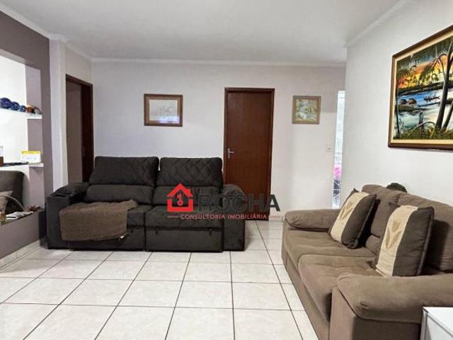 Quadra 8 Casa com 4 quartos, ótimo local, aceito financiamento