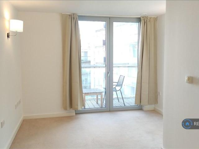Quadrant Court, Wembley, HA9 1 bed flat to rent £1,750 pcm £404 pw