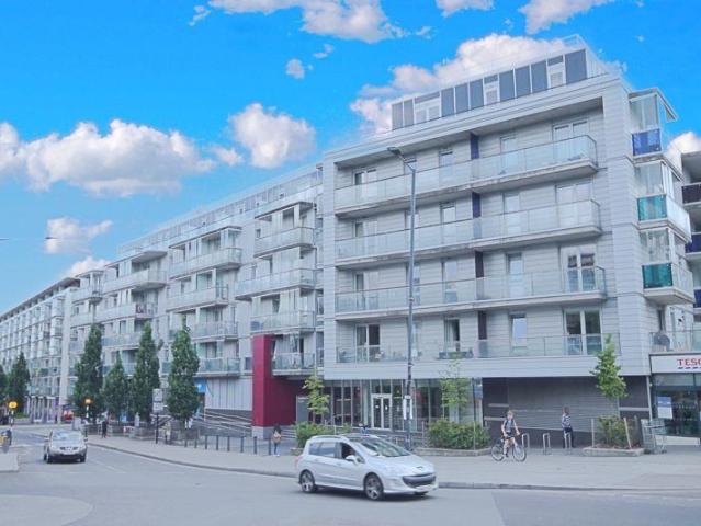Quadrant Court, Empire Way, Wembley 2 bed apartment to rent £2,150 pcm £496 pw