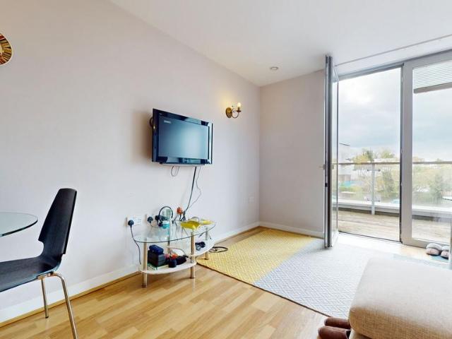 Quadrant Court, Empire Way, Wembley HA9 1 bed flat to rent £1,700 pcm £392 pw
