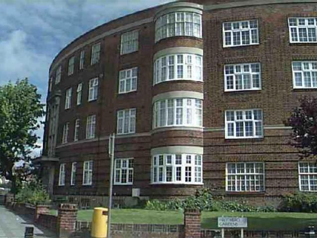 Quadrant Close, The Burroughs, Hendon NW4, 3 bed flat to rent, £2,297 pcm | PrimeLocation
