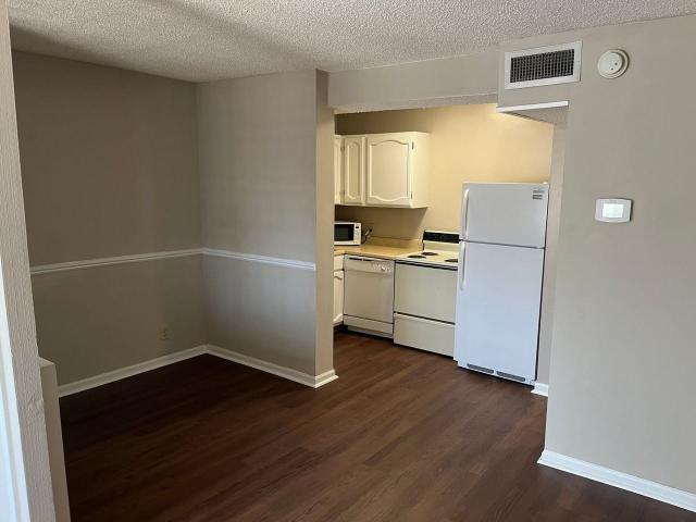Quail Creek Apts. 1 Bedroom Apartment for Rent at 2111 Kasold Dr, Lawrence, KS 66047