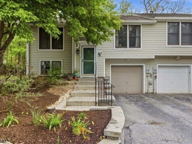 Quail Ct, Hardyston, Condo For Sale