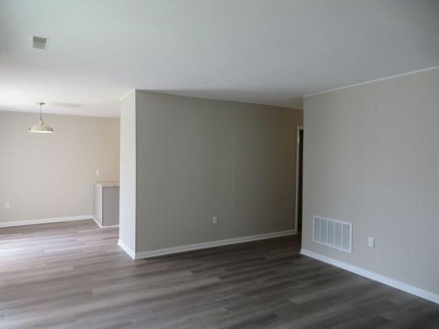 Quail Oaks LLC 2 Bedroom Apartment for Rent at 2711 S Crater Rd, Petersburg, VA 23805