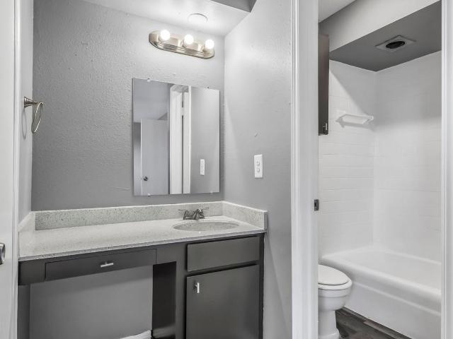 Quail Plaza Apartments 1 Bedroom Apartment for Rent at 11004 N May Ave, Oklahoma City, OK 73120