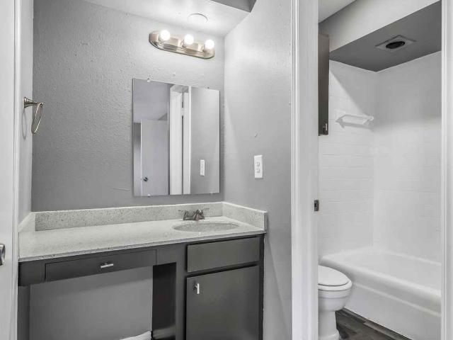 Quail Plaza Apartments 1 Bedroom Apartment for Rent at 11004 N May Ave, Oklahoma City, OK 73120