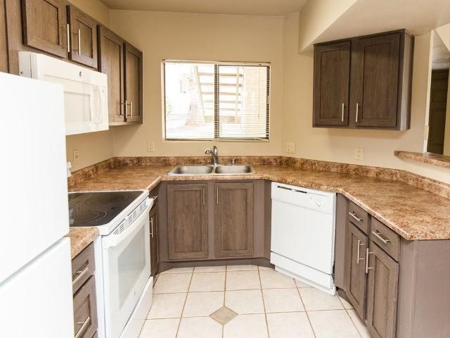 Quail Ridge Apartments 2 Bedroom Apartment for Rent at 251 N Roadrunner Pkwy, Las Cruces, NM 88011
