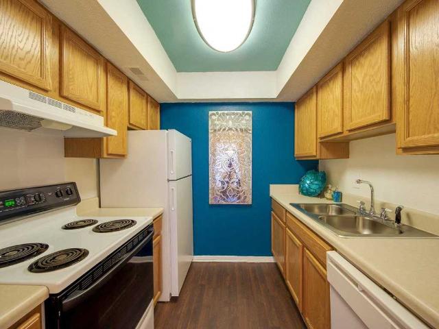 Quail Ridge Apartments 3 Bedroom Apartment for Rent at 1401 E Millbrook Rd Ofc 101, Raleigh, NC 27609