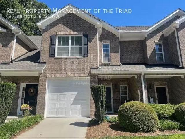 Quaint 3 Bedroom, 2 1/2 Bath Townhouse in Greensboro! 1919 Fl.