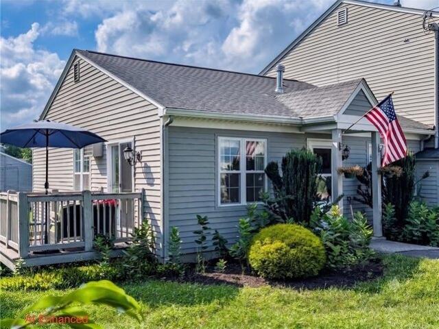 Quaker Ln Apt,west Warwick, Condo For Sale