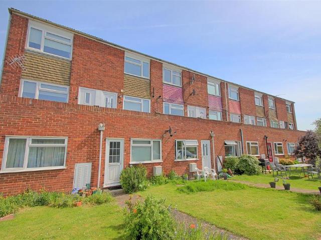 Quaker Road, Ware SG12 2 bed maisonette to rent £1,295 pcm £299 pw