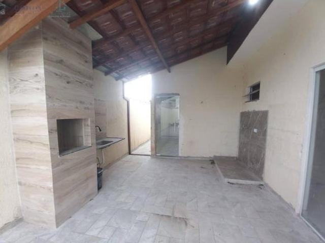 Qualidade de Vida: Casa com 3 Quartos e Espaço para Lazer
