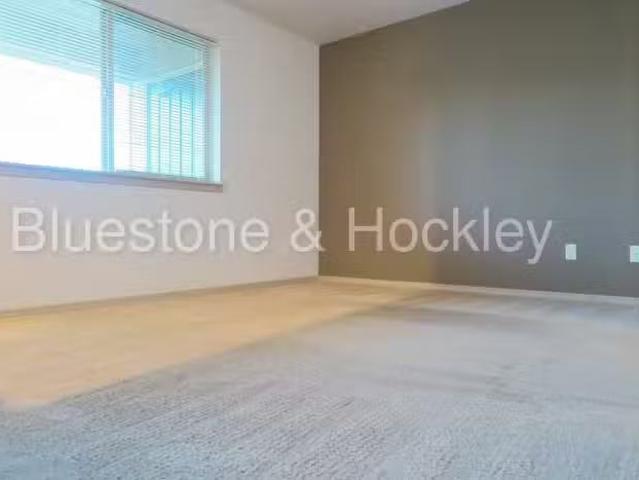 Quality Finishes, Lovely 2 Bedroom Home Near Nike/Intel! W/D I.