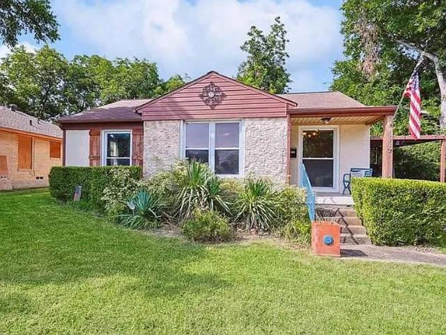 Quality Shared Apartment Room Available Now