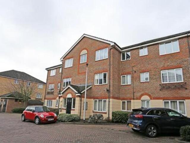 Quarles Park Road, Chadwell Heath, 2 Bedroom Flat
