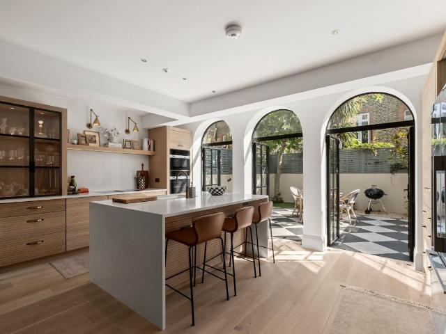 Quarrendon Street, Parsons Green SW6, 2 bed flat to rent, £6,500 pcm | PrimeLocation