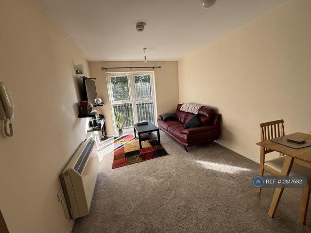 Quarry Avenue, Stoke On Trent, ST4 2 bed flat to rent £1,000 pcm £231 pw
