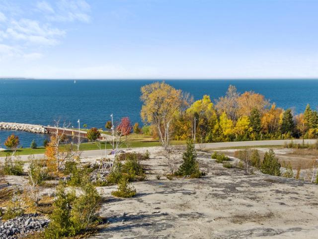 Quarry bluff court
