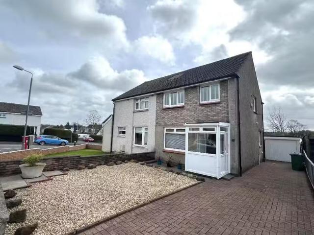 Quarry Drive, Kirkintilloch, G66 3RY 3 bed semi detached house.