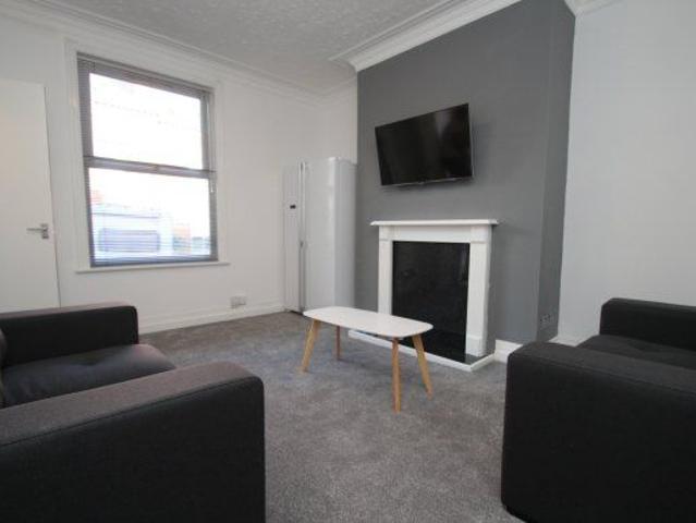 Quarry Mount Terrace, Leeds LS6, 3 bed shared accommodation to rent, £602 pppm | PrimeLocation