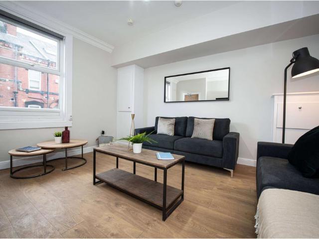 Quarry Place, Leeds LS6 6 bed house to rent £3,562 pcm £822 pw
