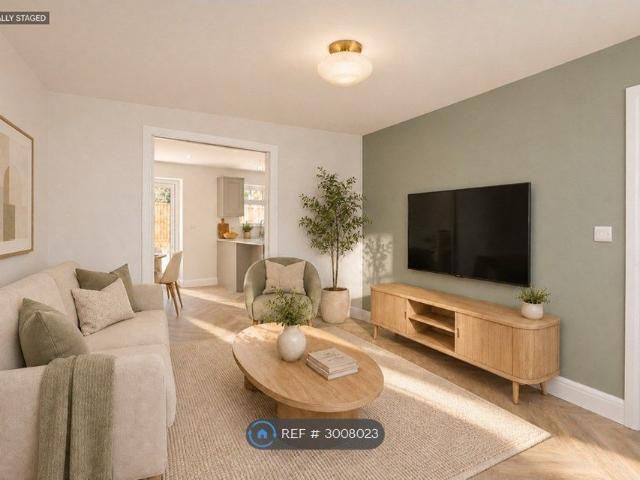 Quarry Way, Horsham RH13, 3 bed detached house to rent, £2,200 pcm | PrimeLocation