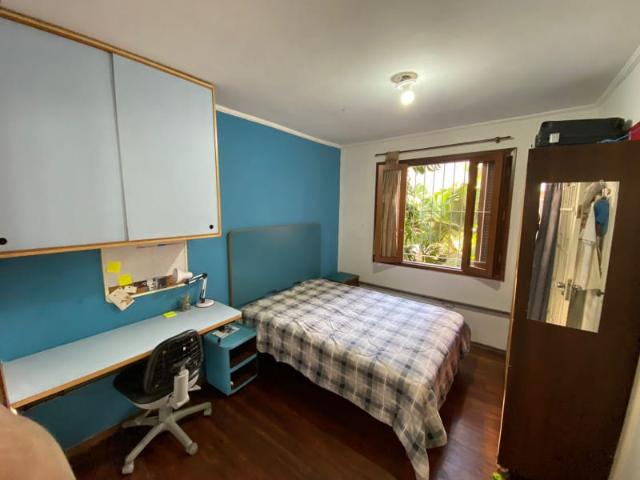Quarto com banheiro compartilhado com mais um morador