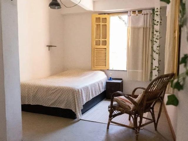 Quarto com banheiro compartilhado