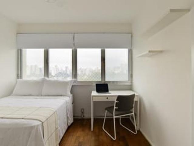 Quarto com banheiro exclusivo