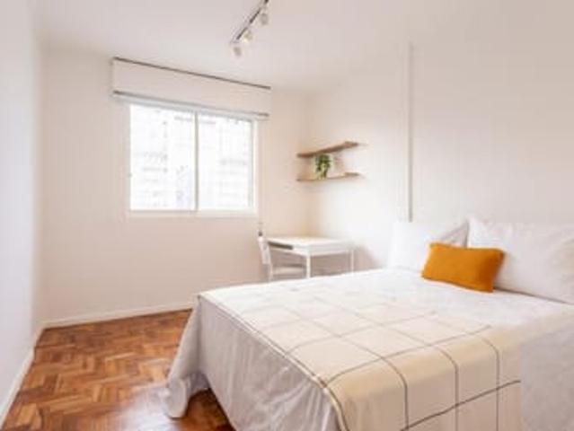 Quarto com banheiro exclusivo