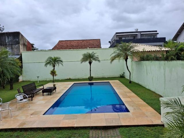 Quarto com banheiro em casa no Recreio