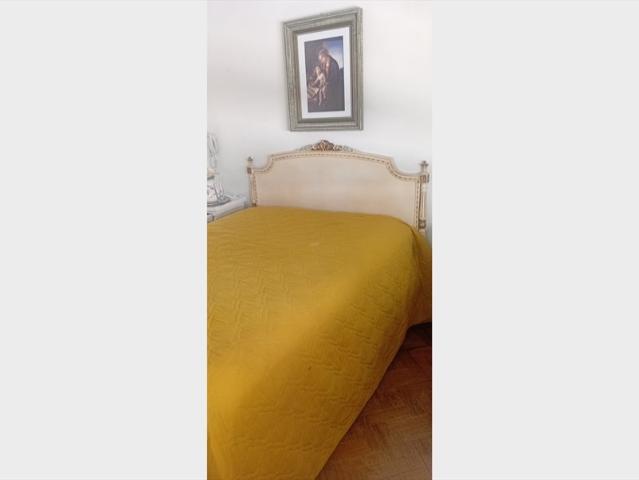 Quarto com cama de Casal confortável para uso individual mobiliado