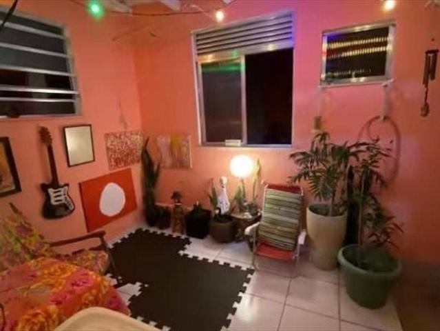 Quarto com cama de casal aconchegante no ingá