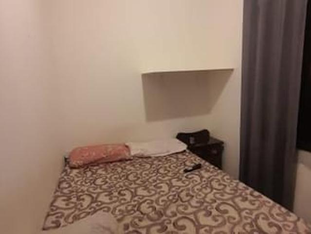 Quarto com cama de casal próximo ao metrô Butantã