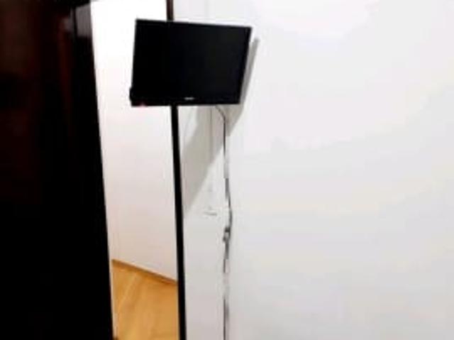 Quarto com cama de solteiro