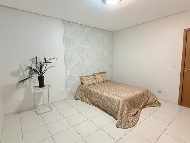 Quarto com closet e banheiro, em condomínio fechado horizontal