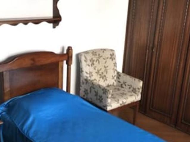 Quarto com frigobar e televisão próximo à Av. Paulista